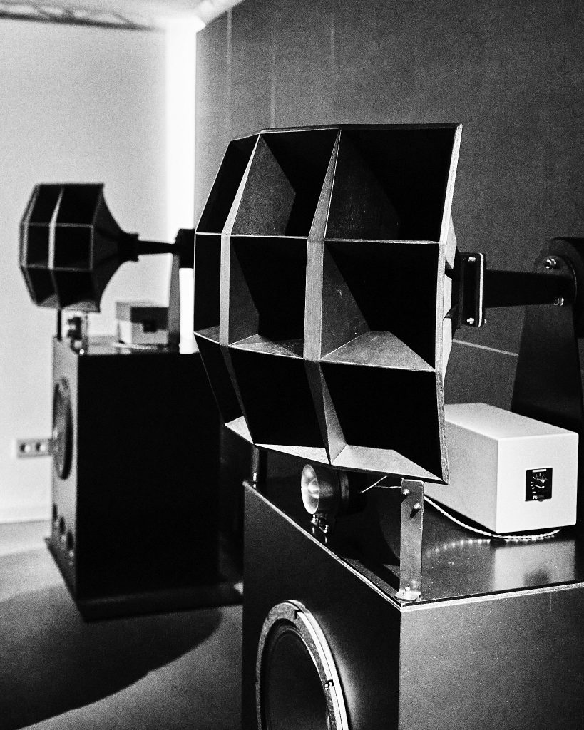 Descubre el sorprendente Oblicuo Hi-Fi Bar - Sync Beat Magazine